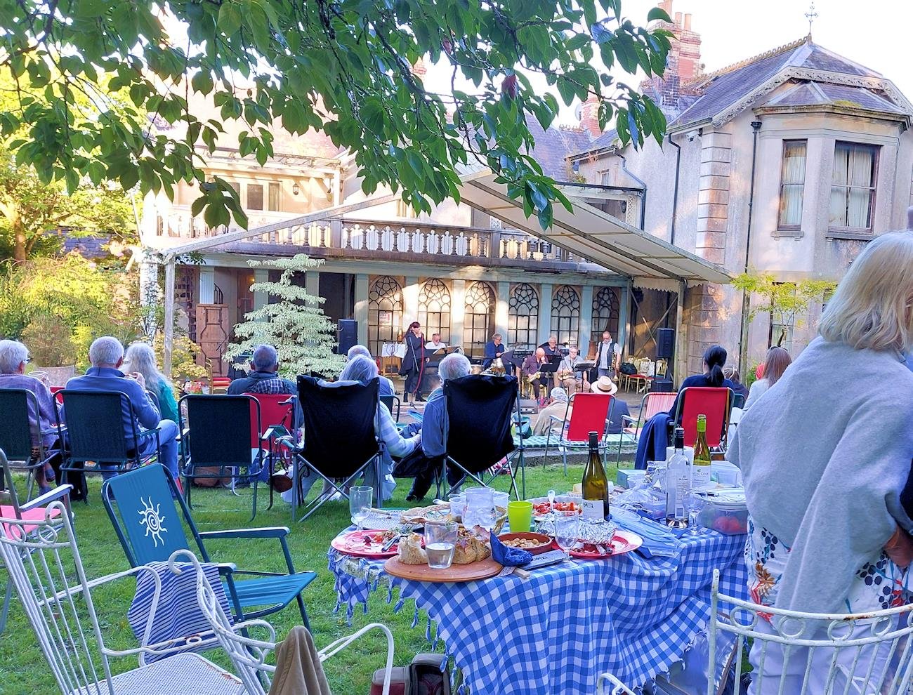Jazz on a summer’s afternoon at Narberth garden party | tenby-today.co.uk