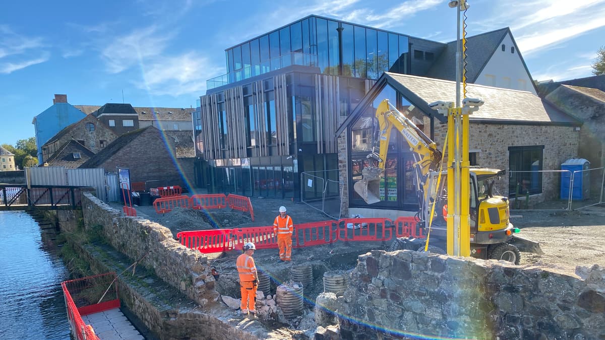 Work in progress on new ‘signature’ footbridge at Haverfordwest ...