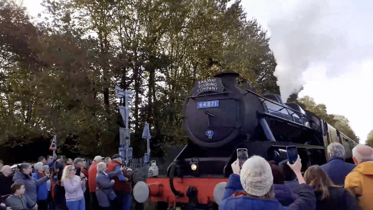 Railway Touring Company steam train draws a crowd on South ...