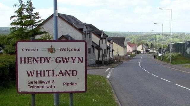 Councillor backs call for makeover for Whitland's signage | tenby-today ...