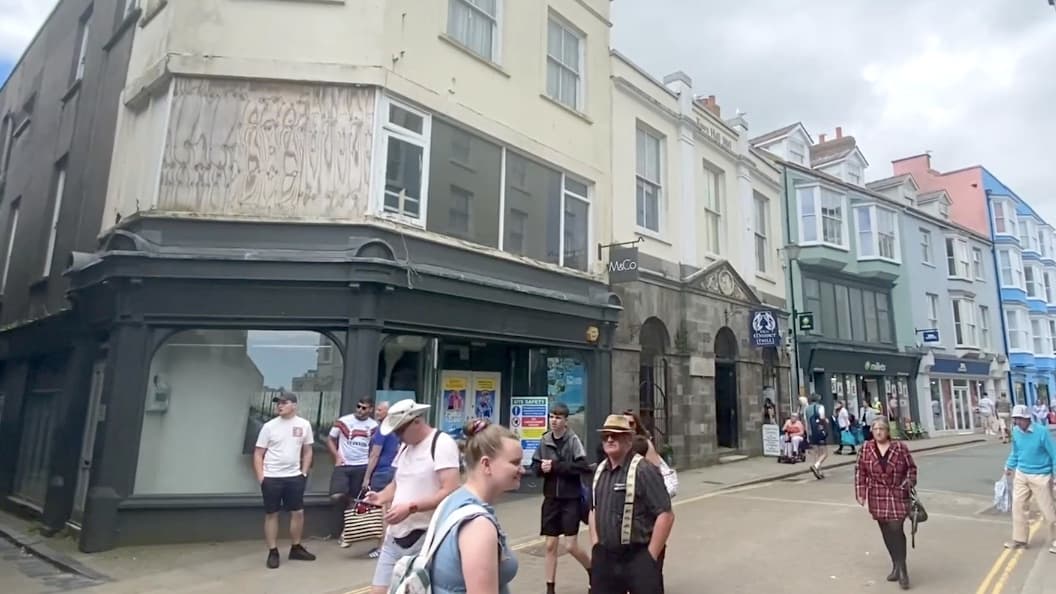 Tenby town councillors back revised plans for luxury hotel - that could impact market | tenby ...