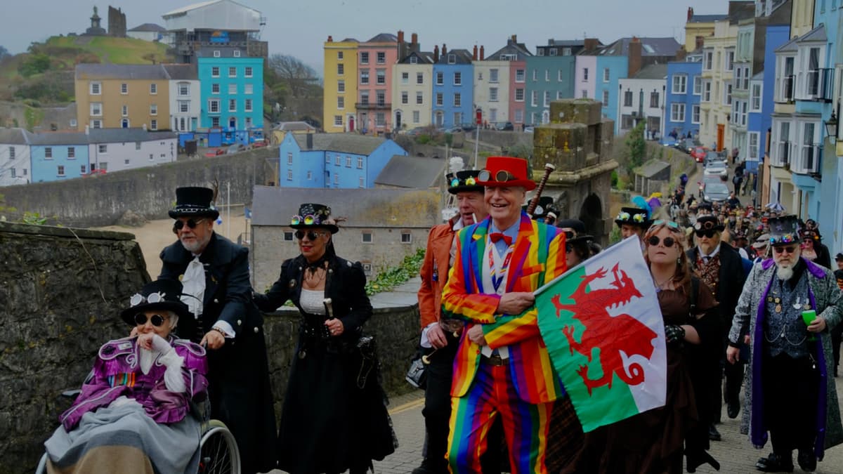 Tenby's 2025 Steampunk Festival attracts crowds with costumes and ...