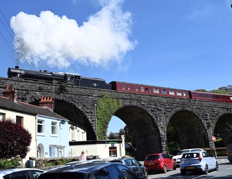 Legendary LMS Black Five 45212 locomotive delights steam enthusiasts ...