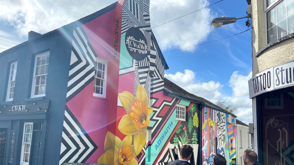 CWRW venue unveils vibrant mural celebrating local Welsh culture ...