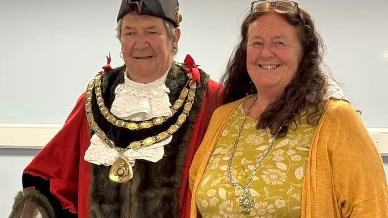 Narberth installs new Mayor | tenby-today.co.uk