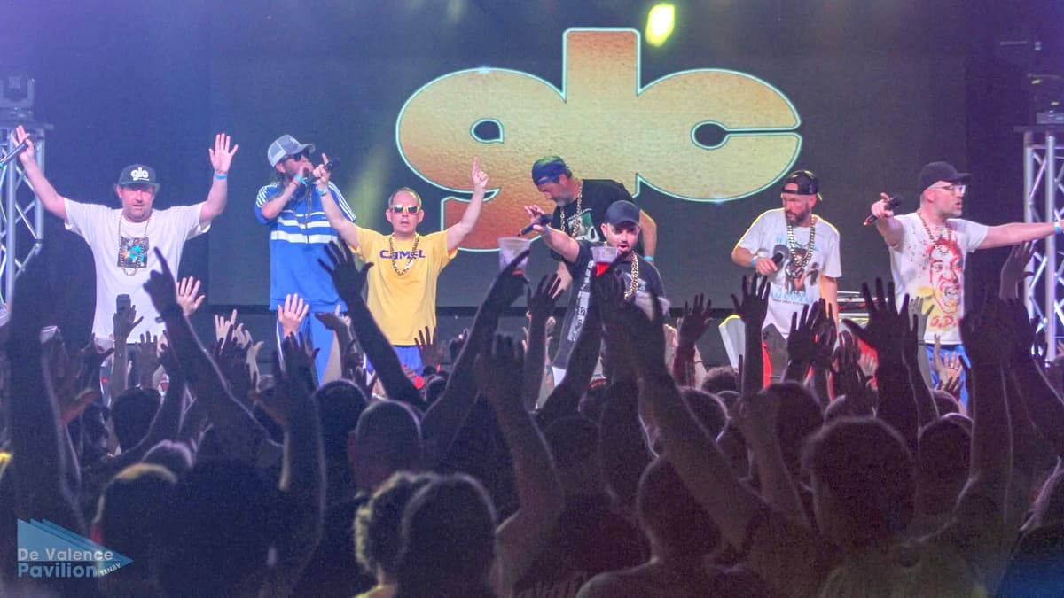 Welsh rappers Goldie Lookin Chain thrill Tenby crowd | tenby-today.co.uk