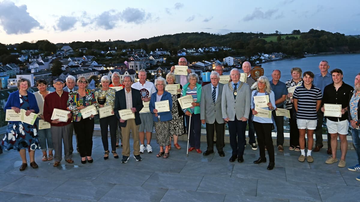 Saundersfoot in Bloom celebrates top awards and garden champions ...
