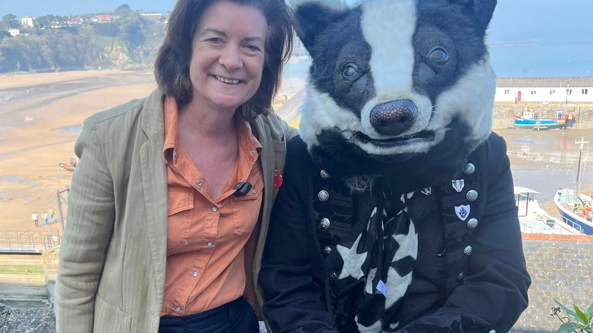 First Minister's election campaign visits Tenby amid steampunk ...