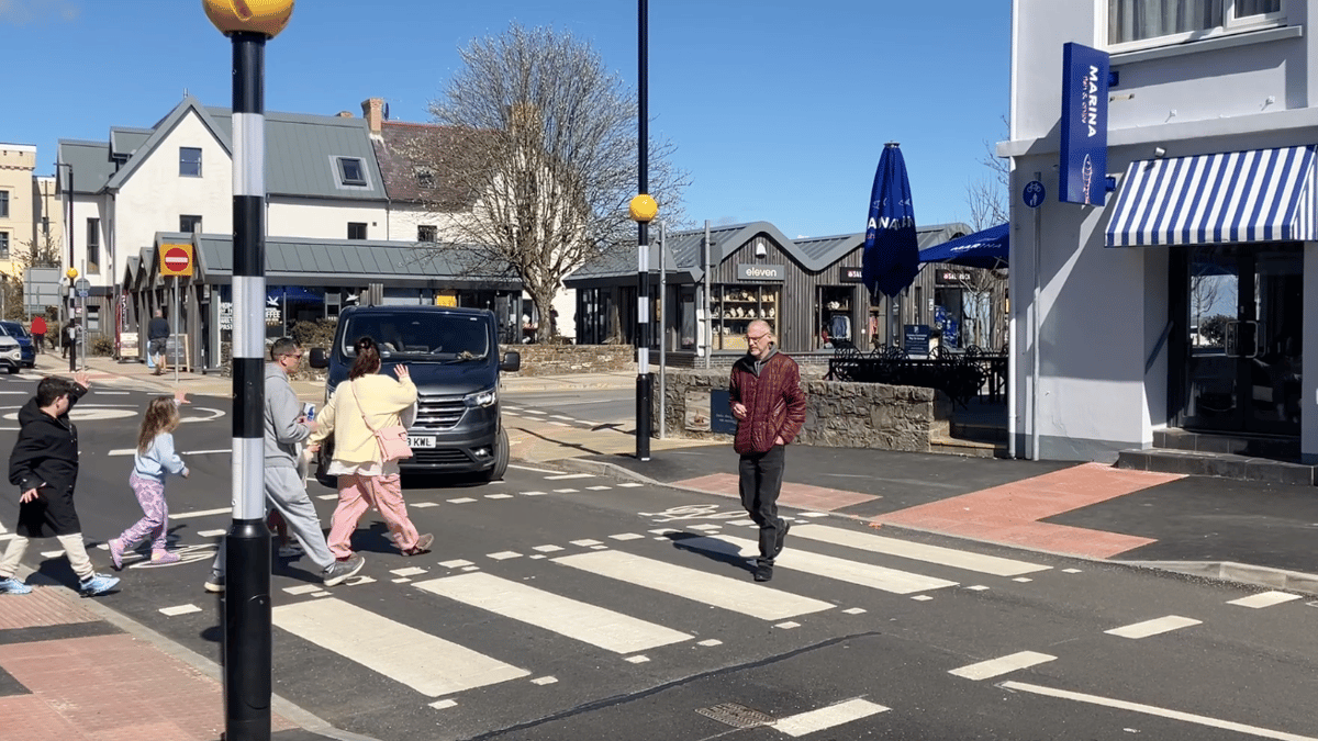Councillors tackle pavement parking issues in Saundersfoot village ...